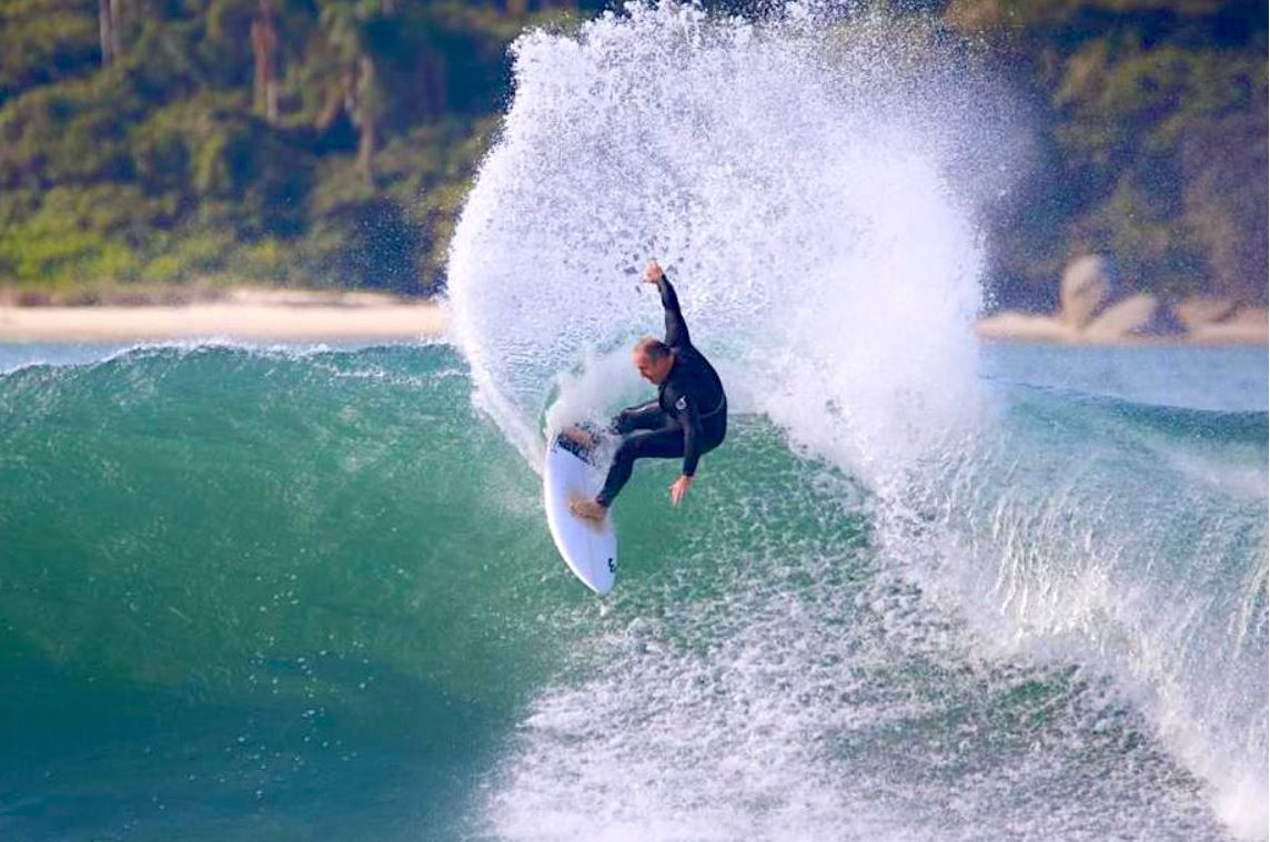 El ejercicio médico alivia el dolor de espalda del surfista